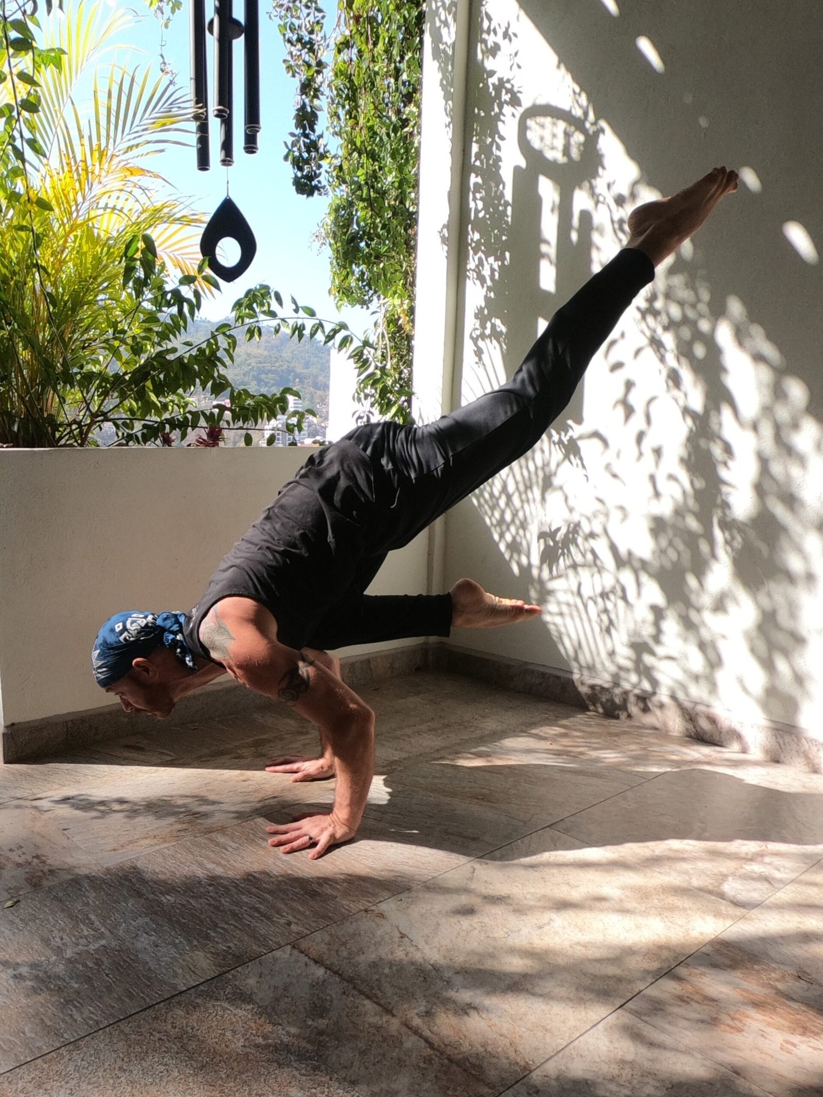 Crow Pose (Kakasana) - Vallarta Breeze